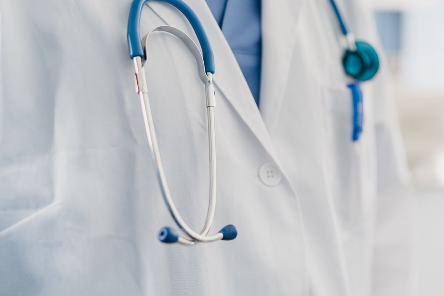 Woman, 32, discovers bullet has been lodged inside her leg for 20 years ...