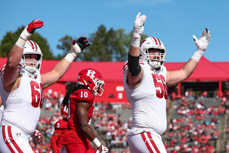Wisconsin football standout lineman enters NCAA transfer portal