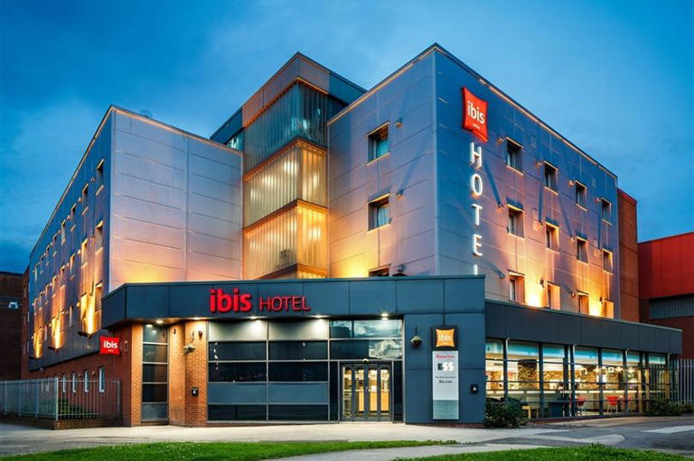 Prominent Hull city centre hotel up for sale with multimillion-pound ...