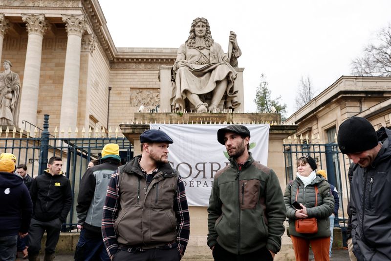 French farmers block Paris streets in protest against Mercosur trade deal