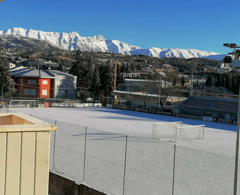 Gelo sulle montagne d'Abruzzo, -17.4°C a Navelli