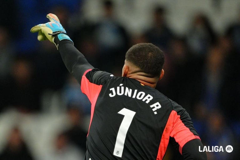 Kambwala suma un segundo entrenamiento y Marcelino está a las puertas ...