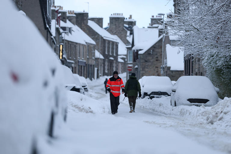 UK braced for 'weather bomb' of heavy snowfall and gale-force winds as ...