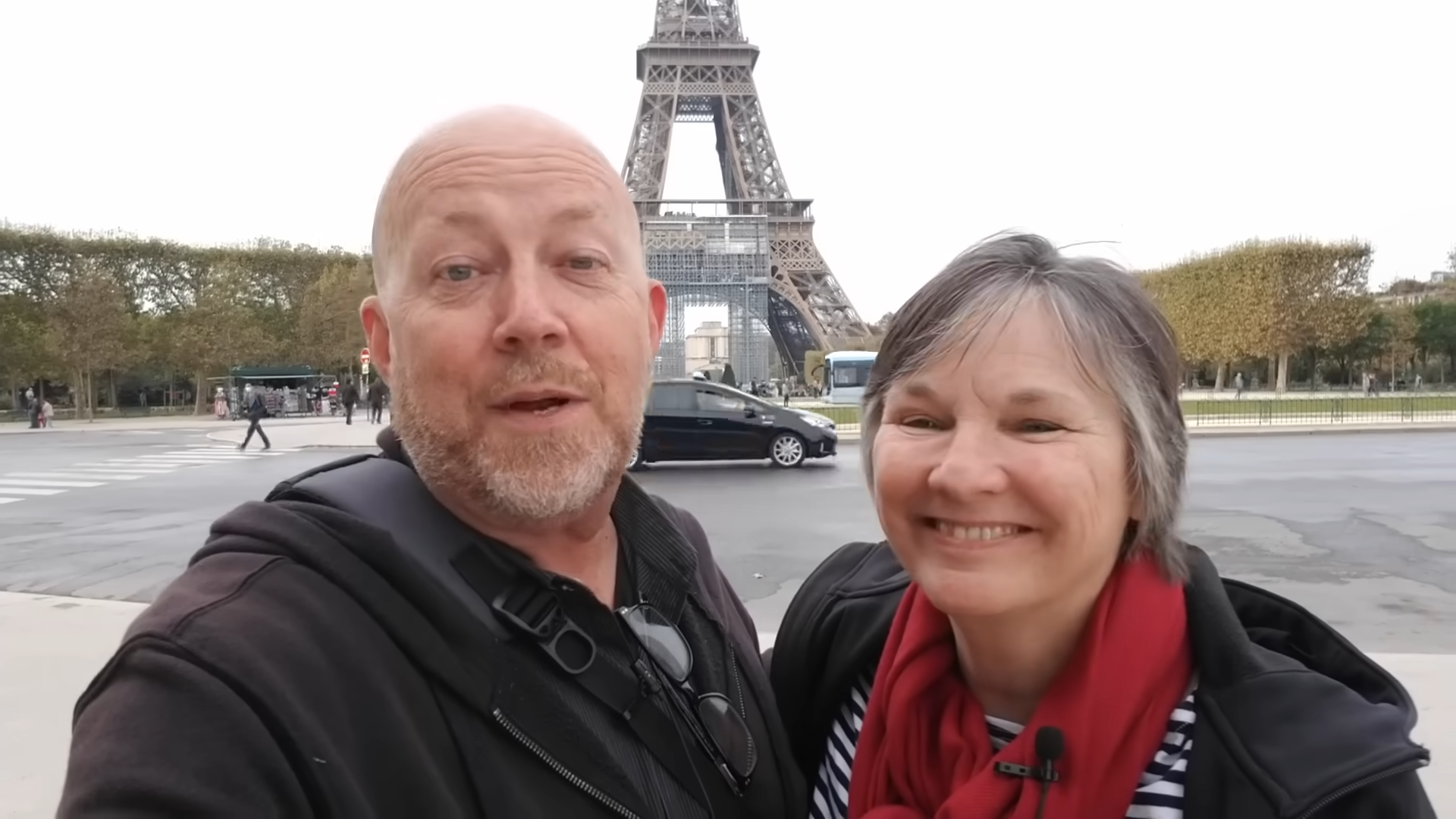 The 9 biggest scams in Paris tourists fall for every day