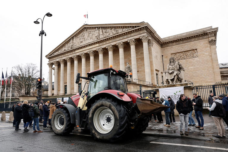 En direct - Colère agricole : partie à leur rencontre, Yaël Braun-Pivet ...