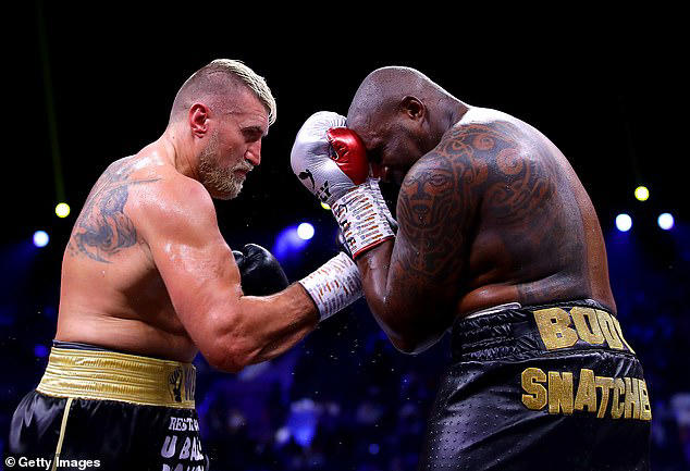 Top heavyweight boxer knocks out three influencers in bizarre 3 vs 1 ...