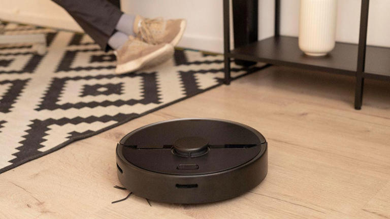 Esqueça o aspirador manual: este robot mapeia a casa, aspira e lava por si