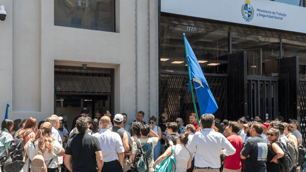 Banca oficial inicia paros parciales en reclamo de convenio colectivo