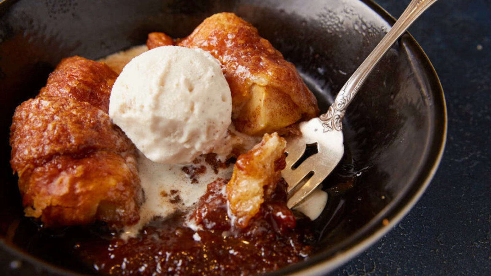 5-ingredient apple dumplings that beat pie every time