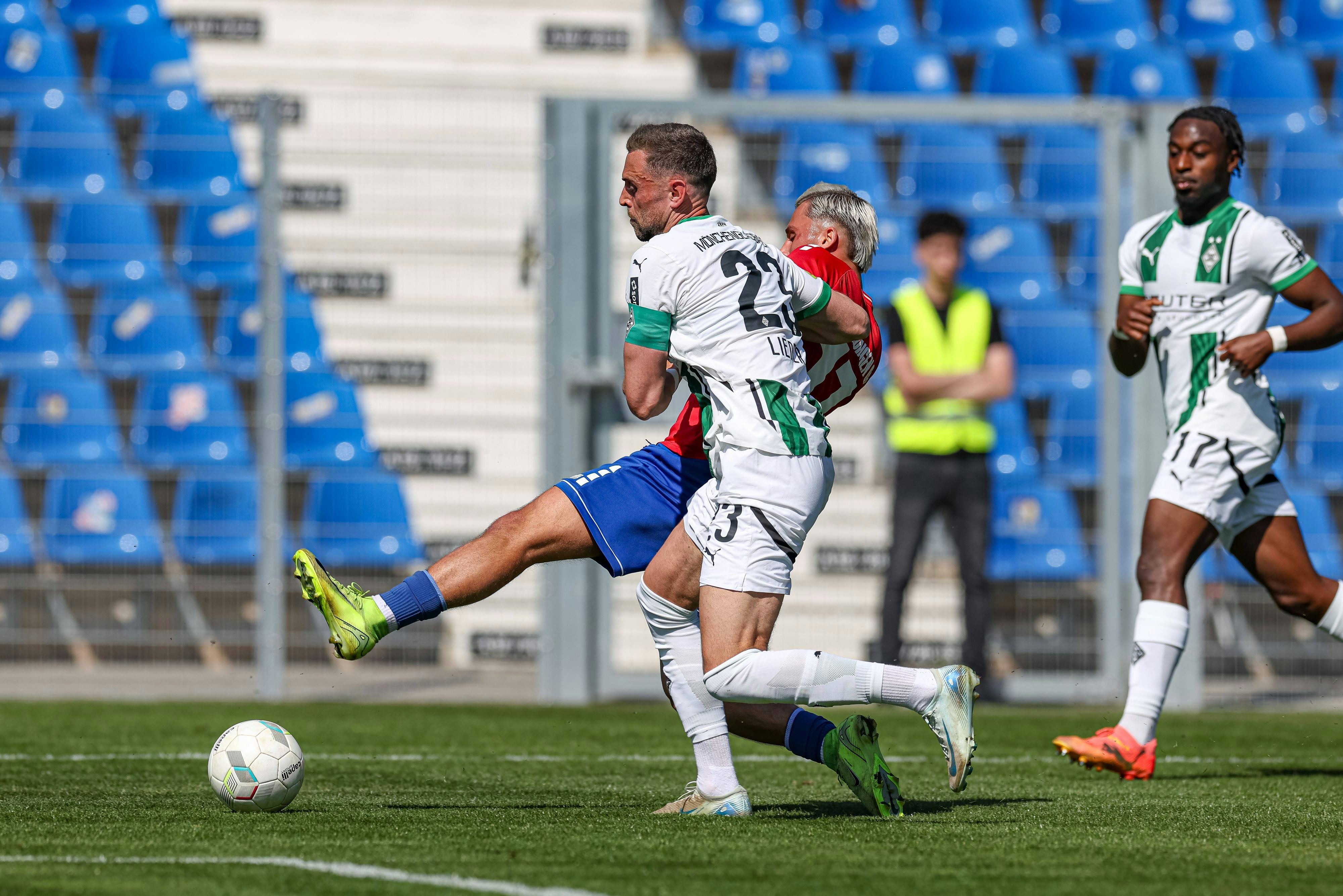 Attacke in der Regionalliga: Gladbachs U23 mit neuem Trainer am Start