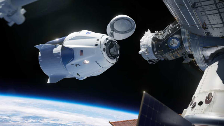 Moon landers for Artemis III: SpaceX, Blue Origin provide progress ...