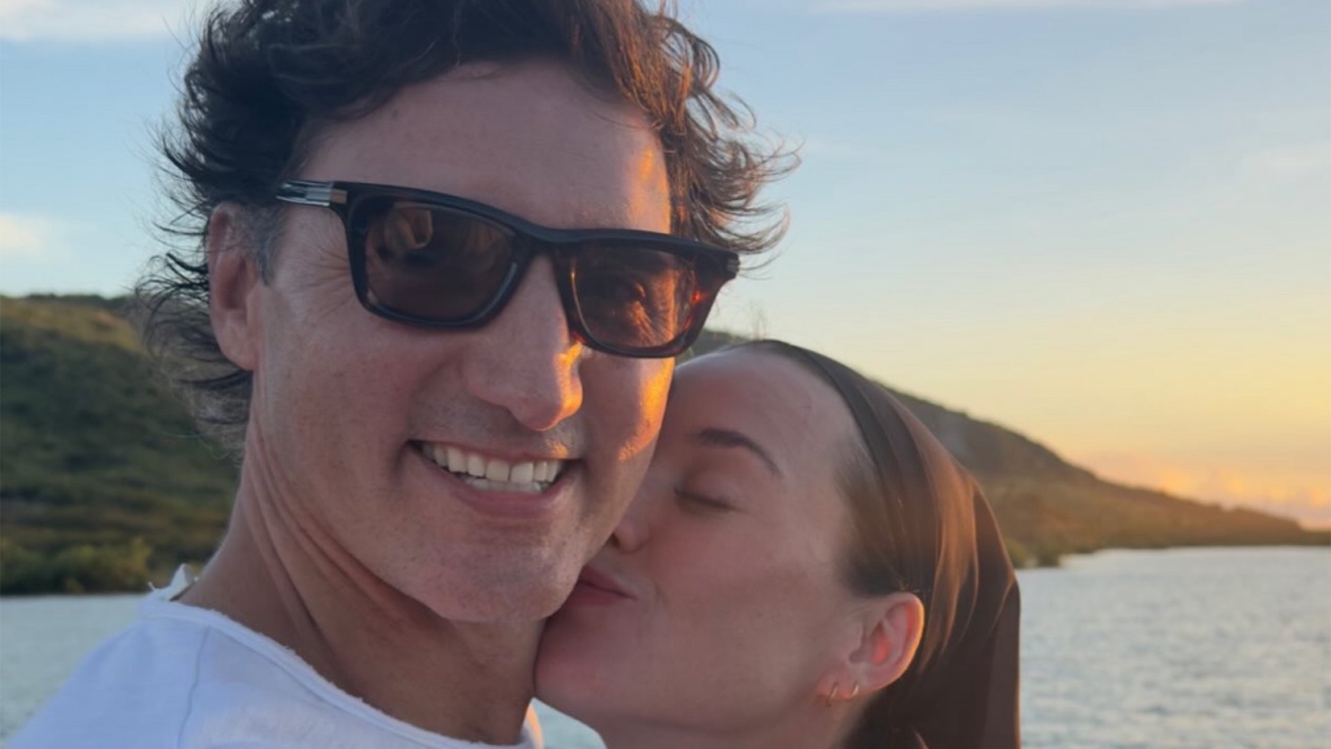 Katy Perry snuggles up to Justin Trudeau in new holiday photo dump