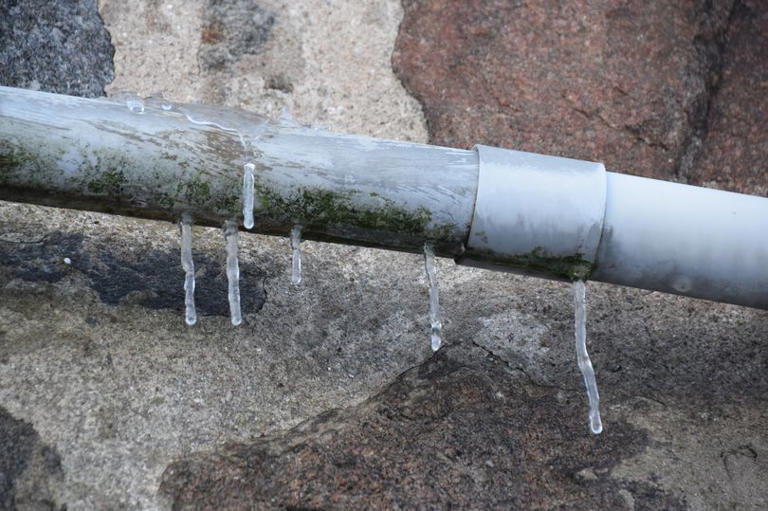 Households told to leave taps dripping with cold water this week