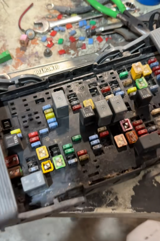 Fuse box problems: diagnosis steps and replacement options