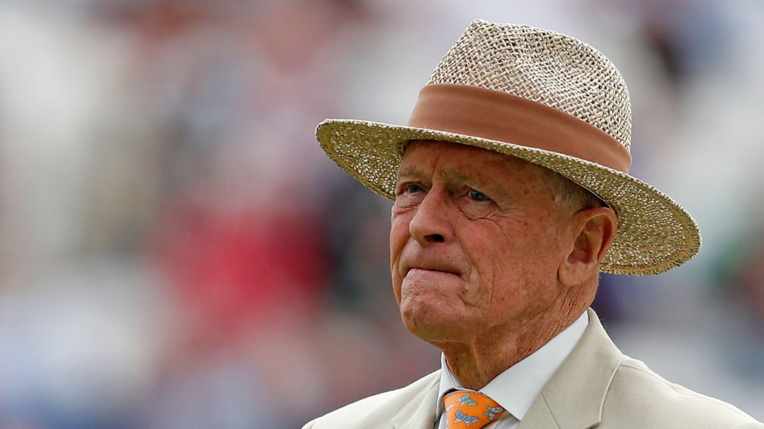 Cricket club lifts Sir Geoffrey Boycott suspension
