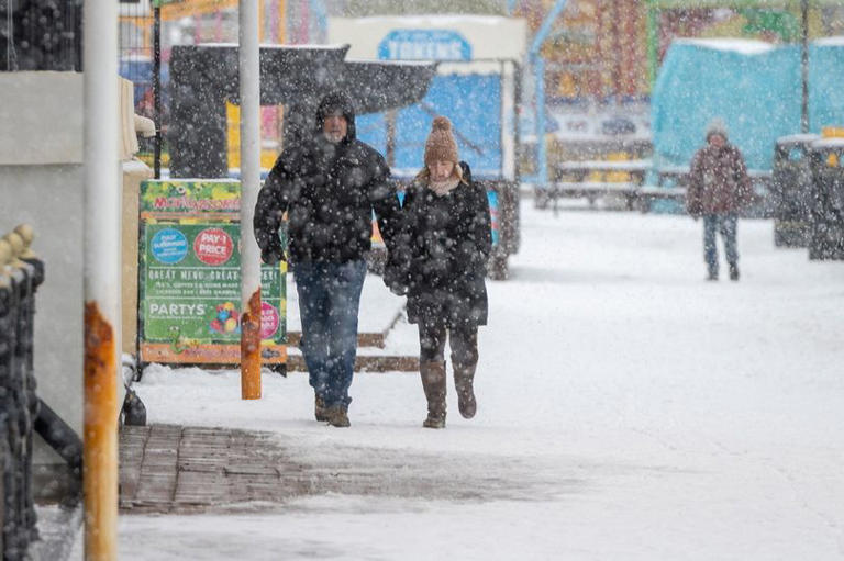 Storm Goretti forces UK schools to close as Brits brace for 100mph ...
