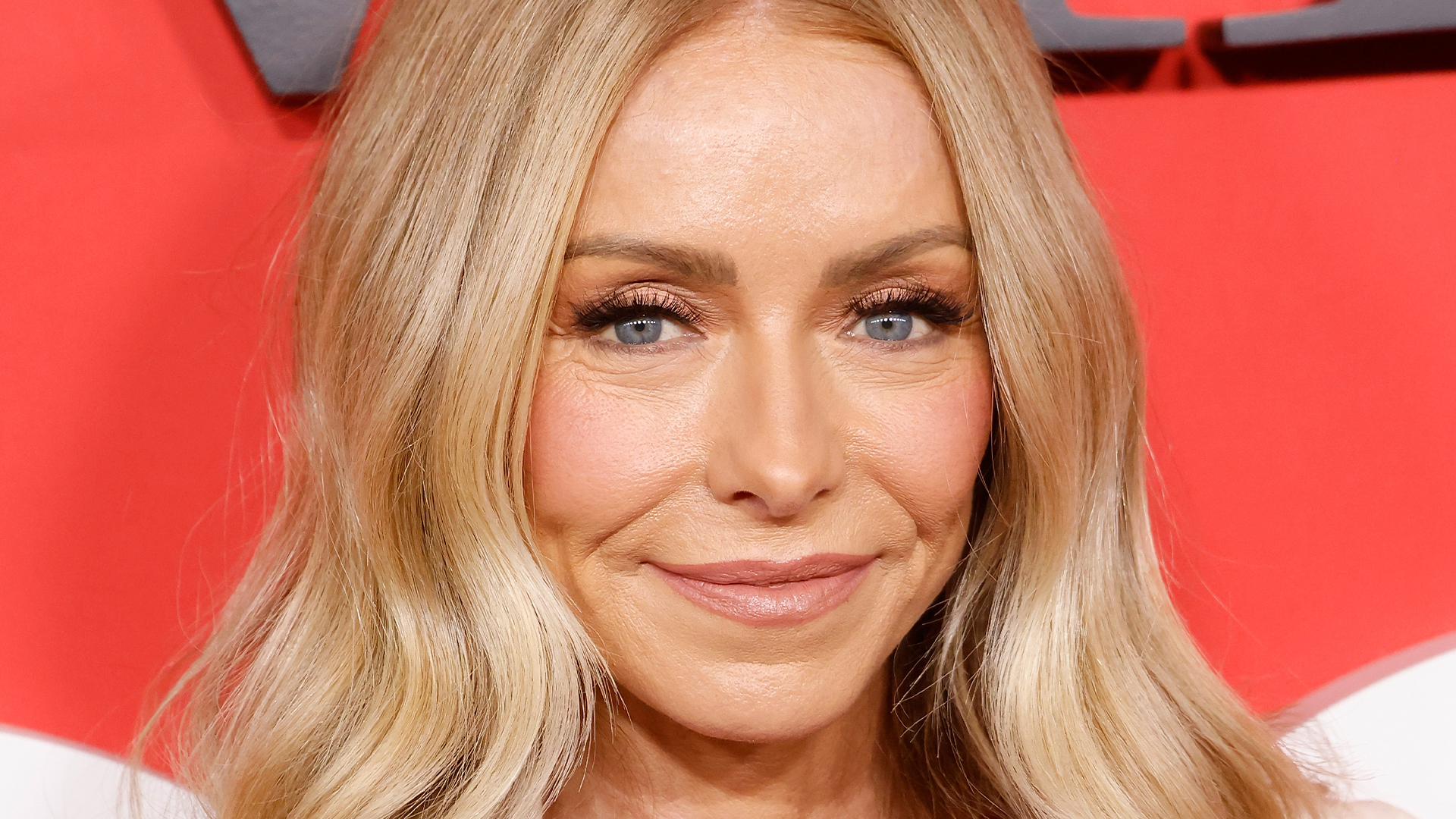 Unveiling Kelly Ripa behind the camera