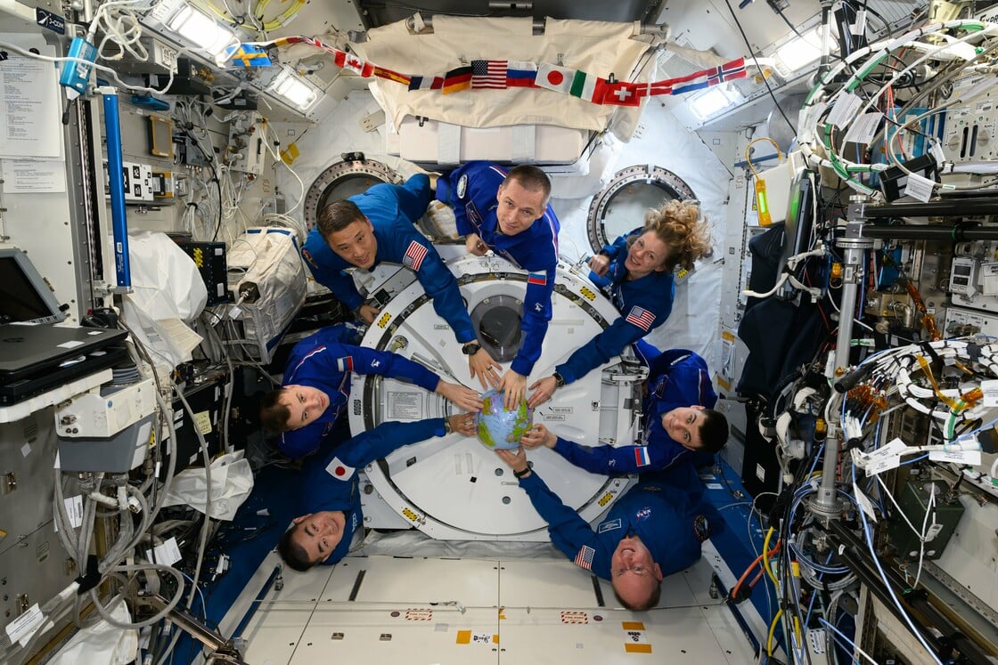 Η NASA εξετάζει την πρόωρη επιστροφή αποστολής που βρίσκεται στον ...