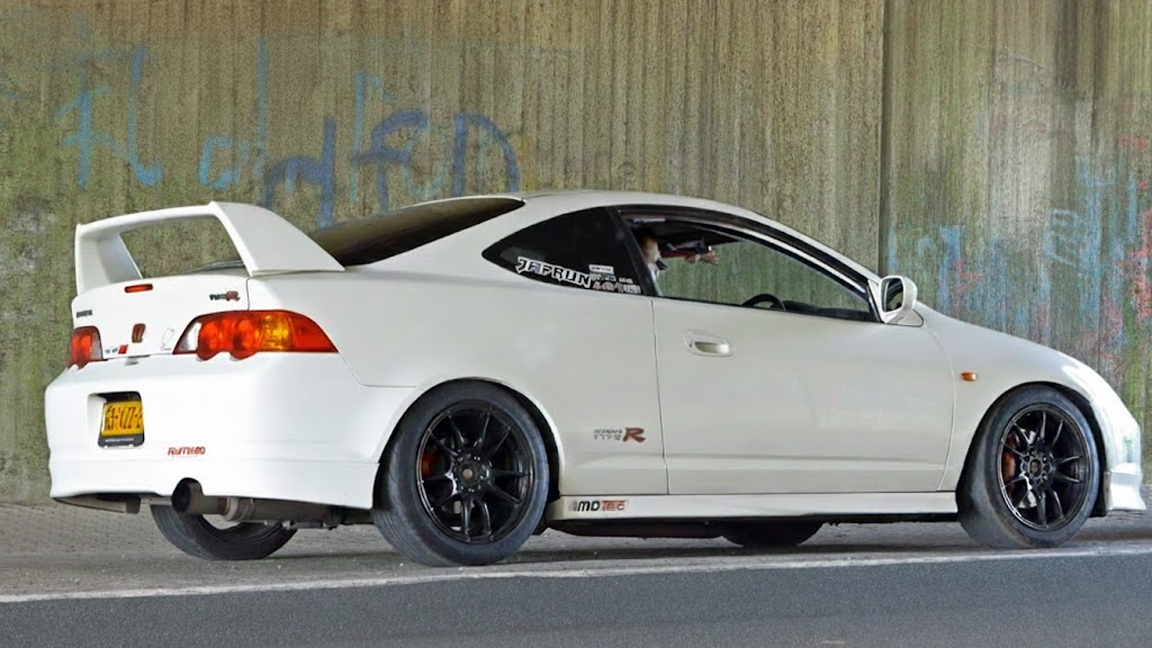 Integra Type R DC5 screams to 9000 RPM