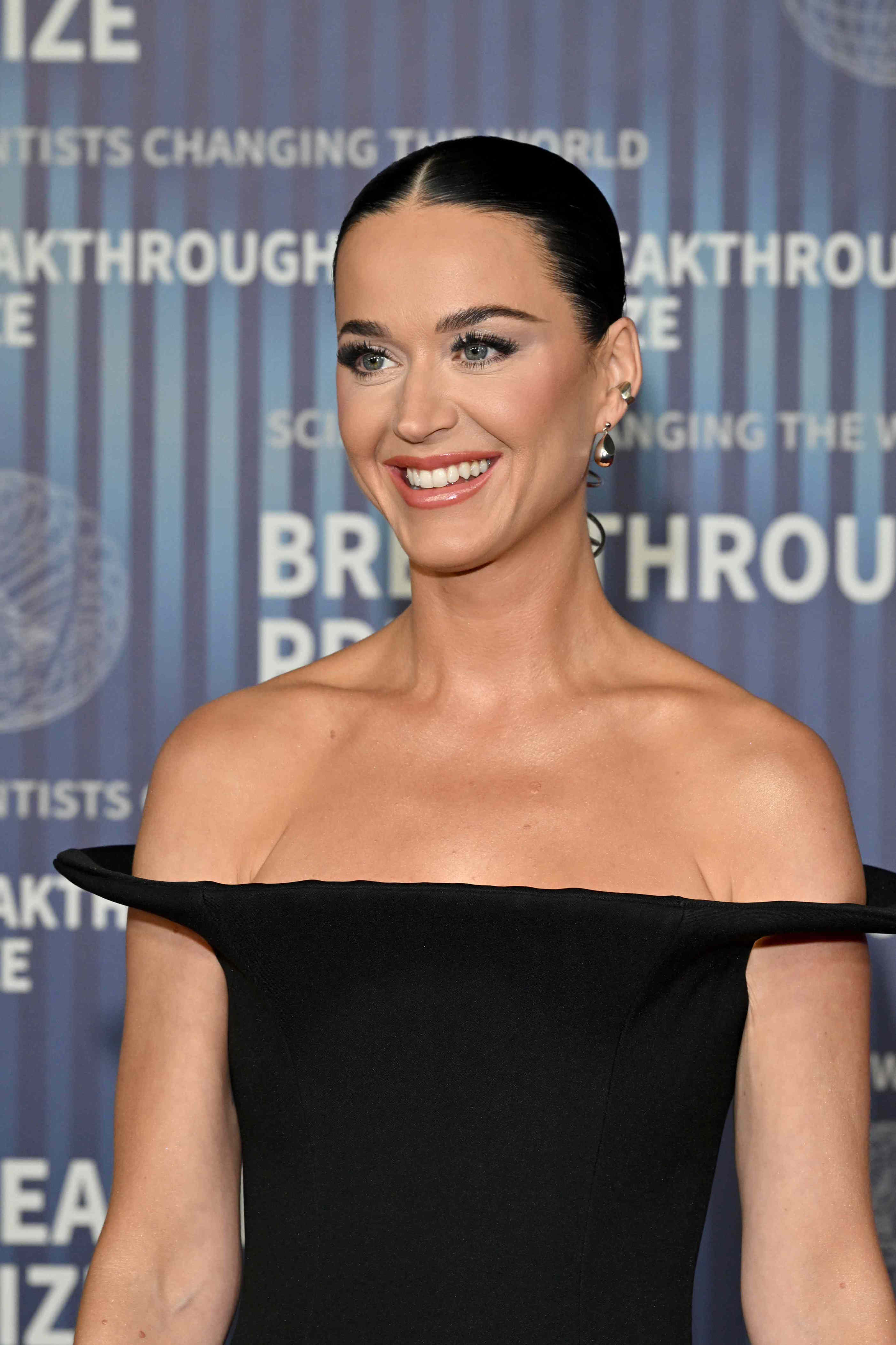 Katy Perry includes both boyfriend Justin Trudeau and ex Orlando Bloom ...