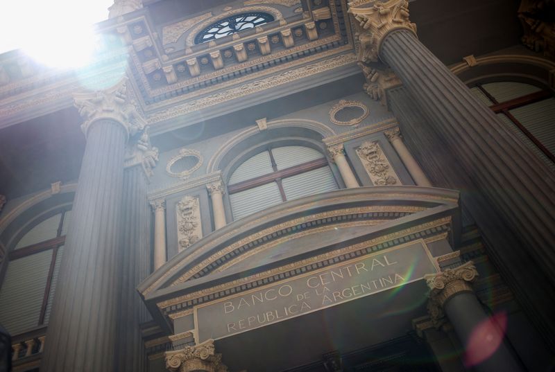 Activos de Argentina continúan flojos a espera de señales de ...