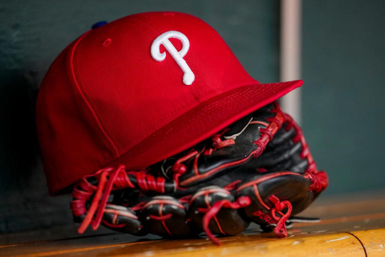 Red Sox reportedly interested in 33-year-old Phillies reliever