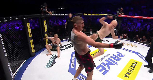 Top heavyweight boxer knocks out three influencers in bizarre 3 vs 1 ...