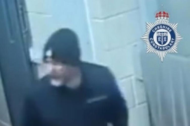 New pictures of attempted murderer who absconded from prison