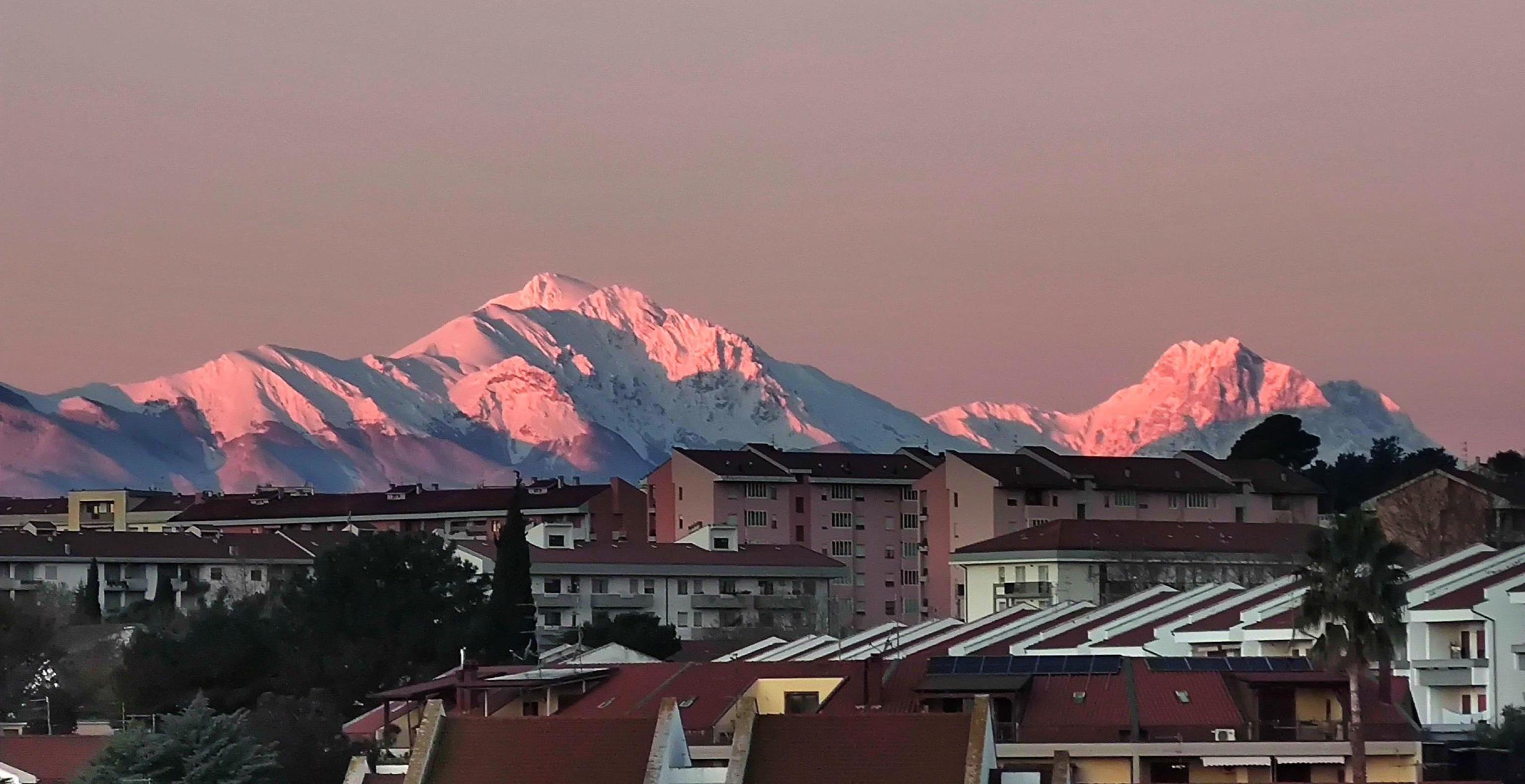 Gelo sulle montagne d'Abruzzo, -17.4°C a Navelli