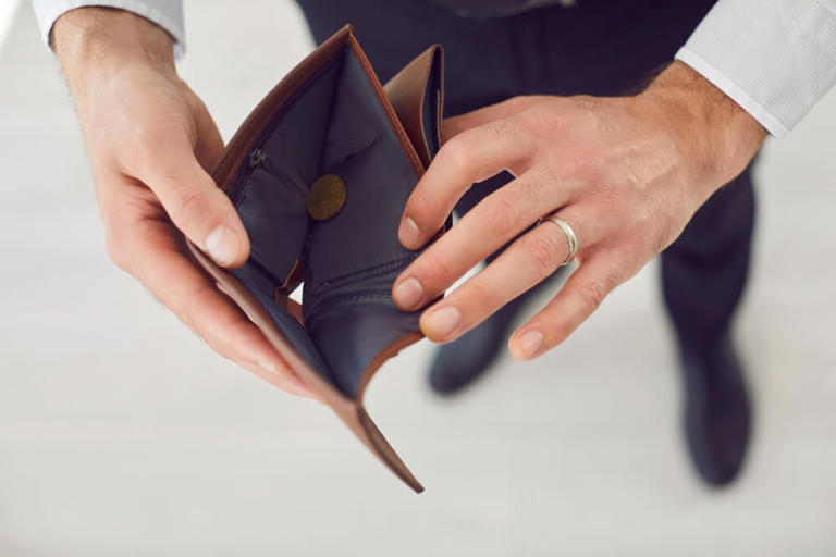 12 tips for paying off holiday debt if you’re already broke