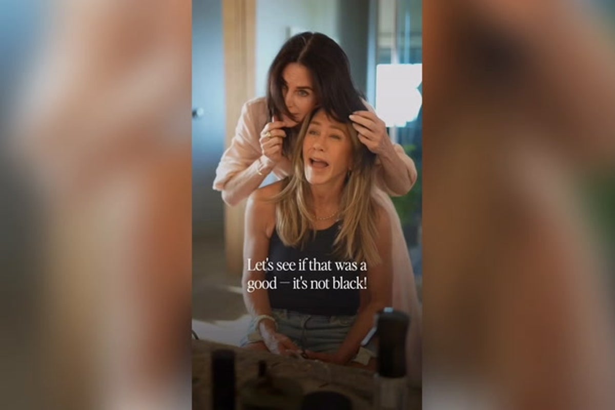 Jennifer Aniston and Courteney Cox reunite for a hairstyling session
