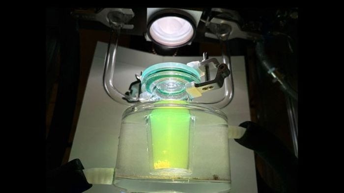 Solar hydrogen can now be produced efficiently without the scarce metal ...