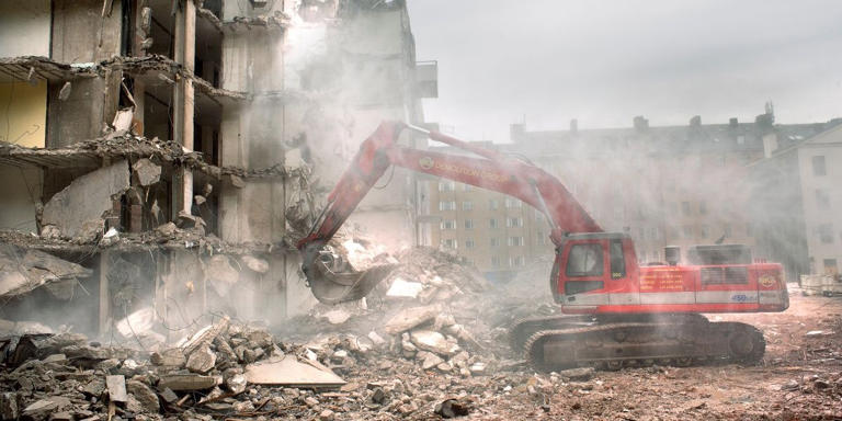 Kommunen tog lagen i egna händer: Rev hus man inte äger