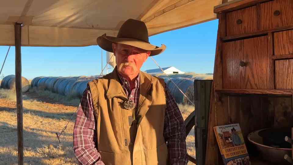 How cowboy cooks get fresh rolls on the table fast