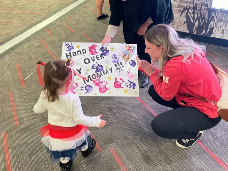 Navy mom thought friends were picking her up at the airport until she ...