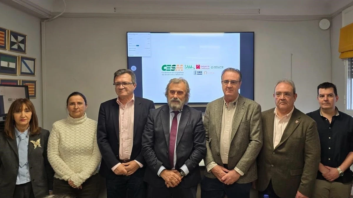 Mónica García pone en su contra a todos los sindicatos médicos de España