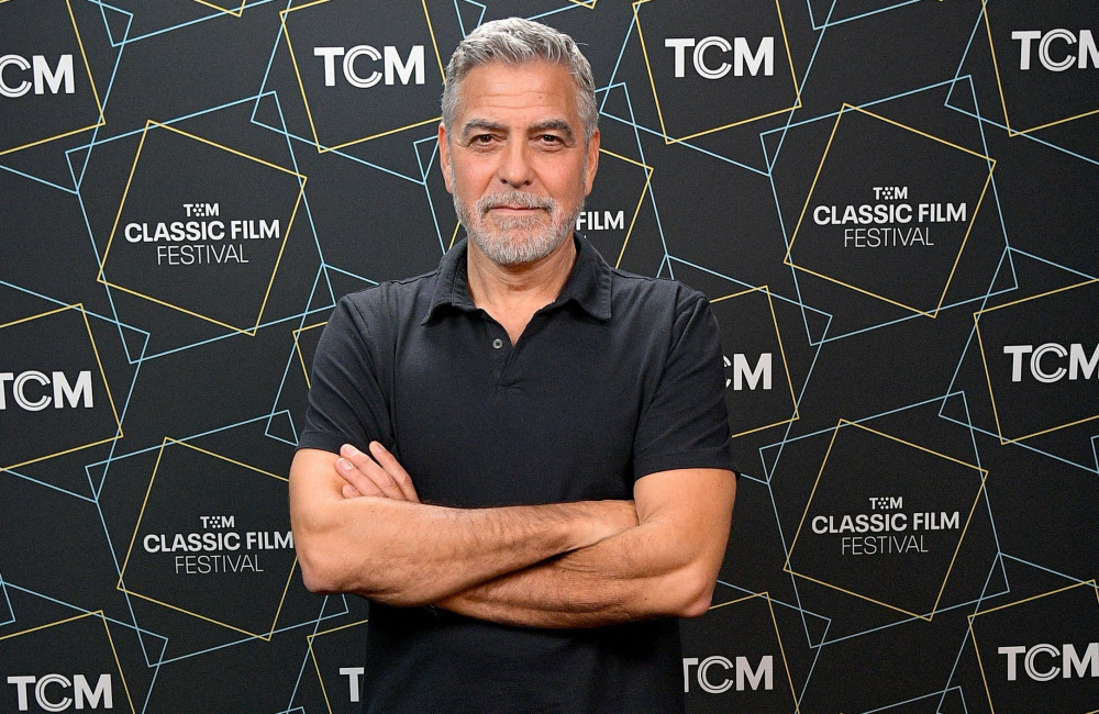 George Clooney dá detalhes sobre seu primeiro beijo