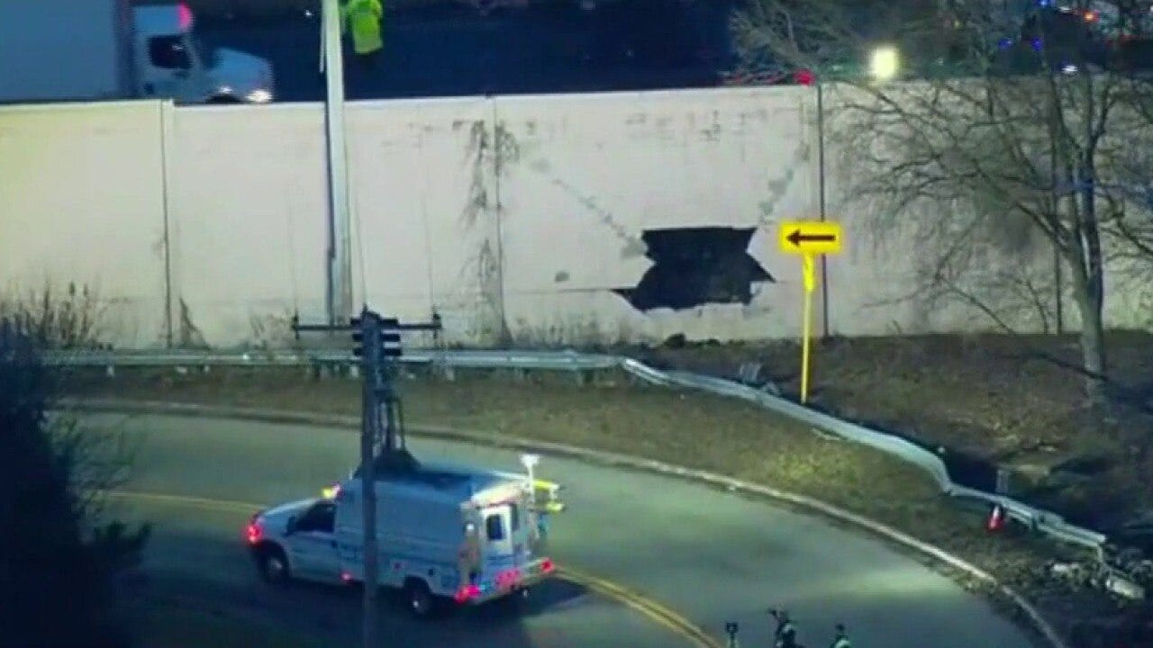 Driver killed after car goes airborne, crashes through barrier on I-55 ...