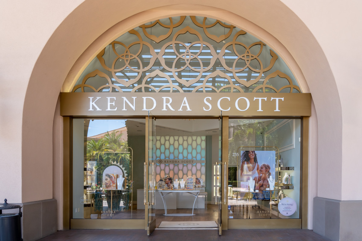 Kendra Scott’s clover pendant necklace is on sale for $35 at Nordstrom ...