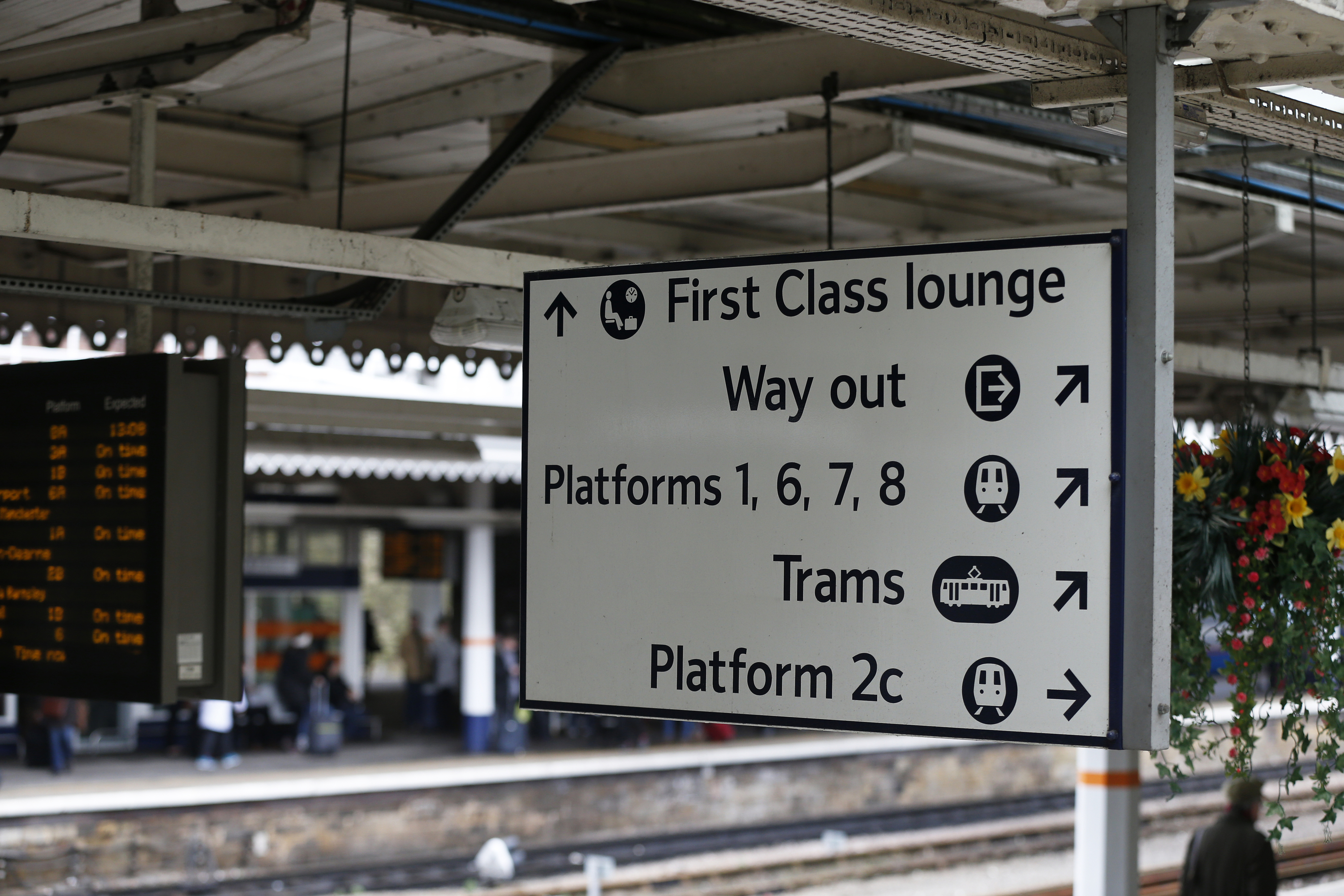 Storm Goretti: Train route between Manchester Piccadilly and Sheffield ...