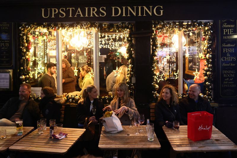 UK expected to soften business rates rise for pubs