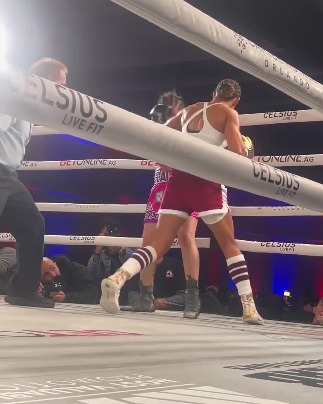 Jasmine Artiga catches a body on former world champion Nancy Franco
