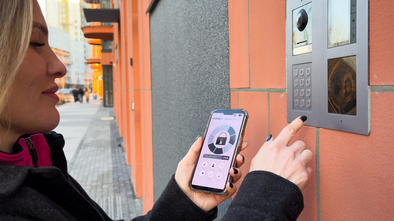 Keyless door lock: How to choose the right one for you (and how to install)