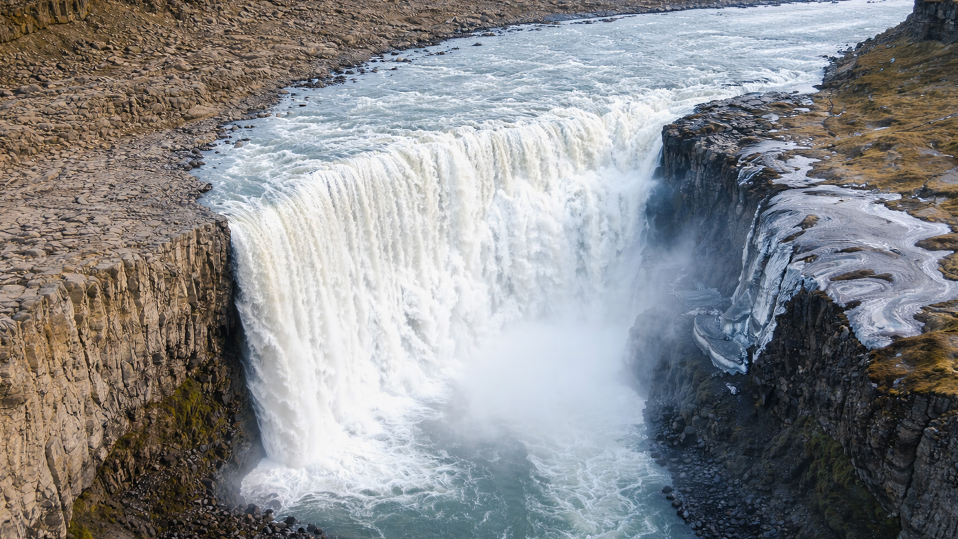 La bestia de las cascadas islandesas