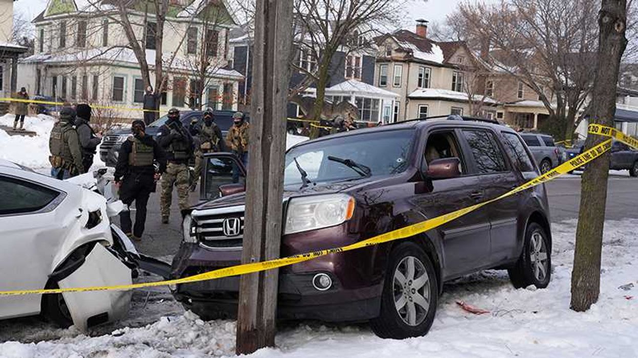 Ex-Secret Service agent explains why they don’t fire on moving vehicles