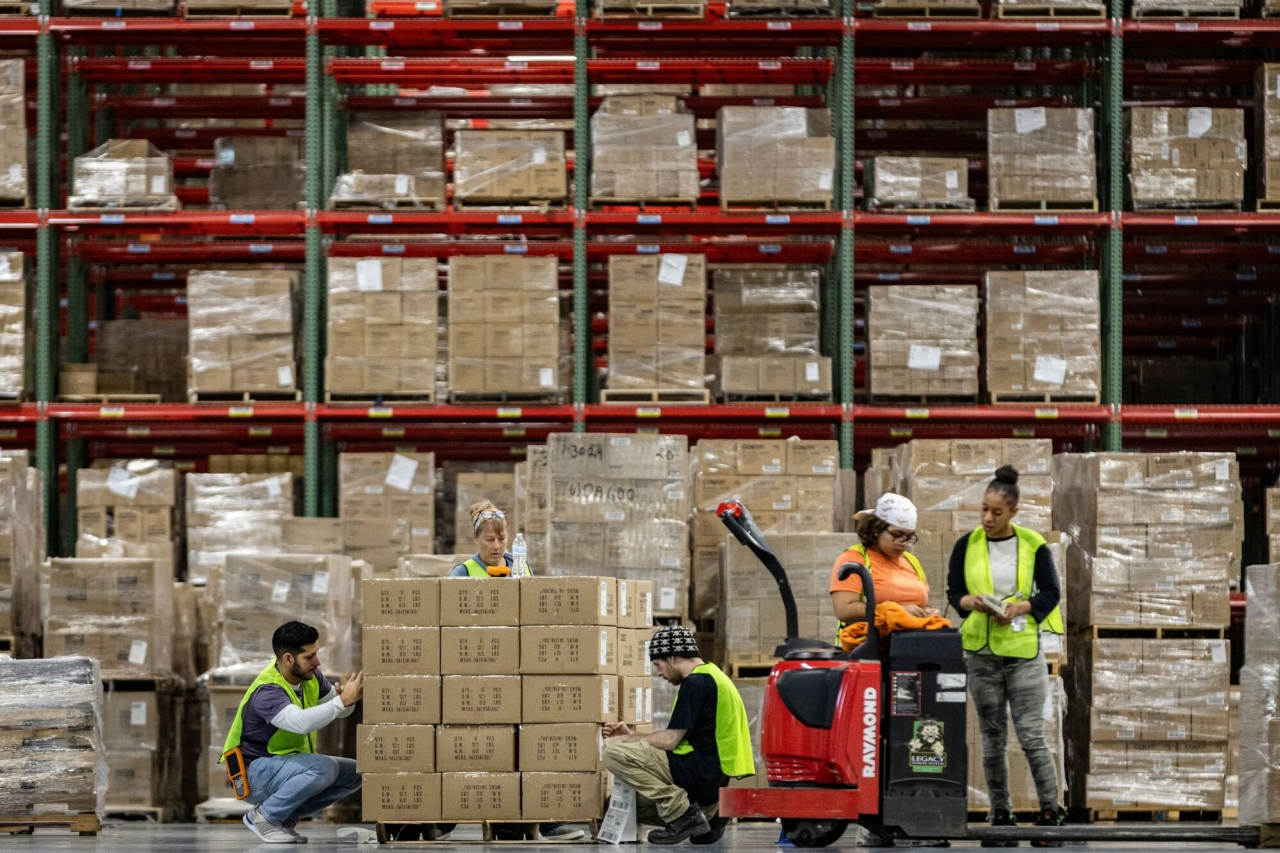 US wholesale inventories rise at slower pace