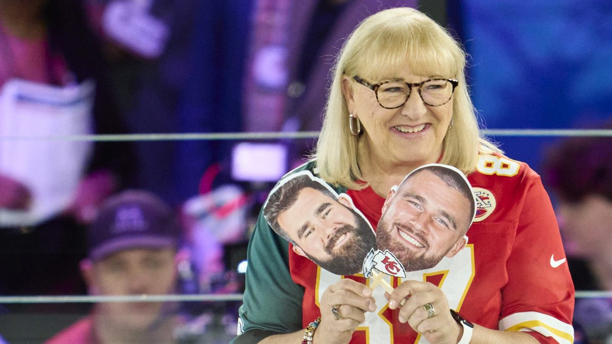 All about Travis and Jason Kelce's mom, Donna Kelce