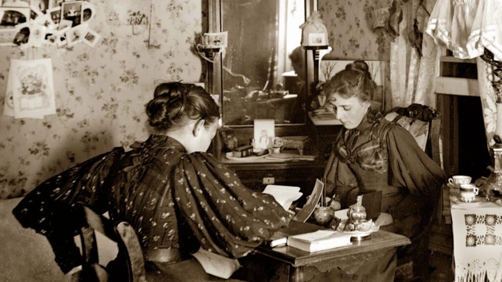 25 moments that remind us how slow life used to be
