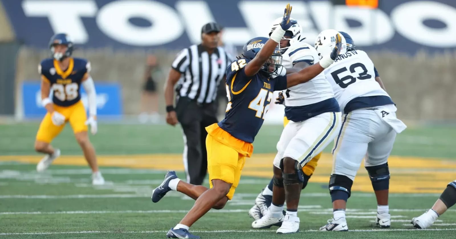 UConn football lands Toledo transfer linebacker Rickey Williams