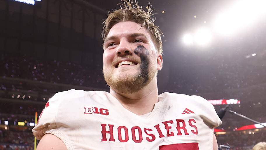 Patriots build fortress around Drake Maye in latest 7-round mock draft